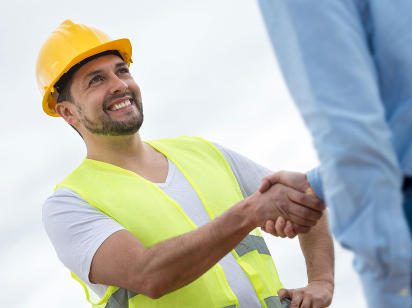 Why Hiring a Pro Contractor Is Better Than DIY Roofing